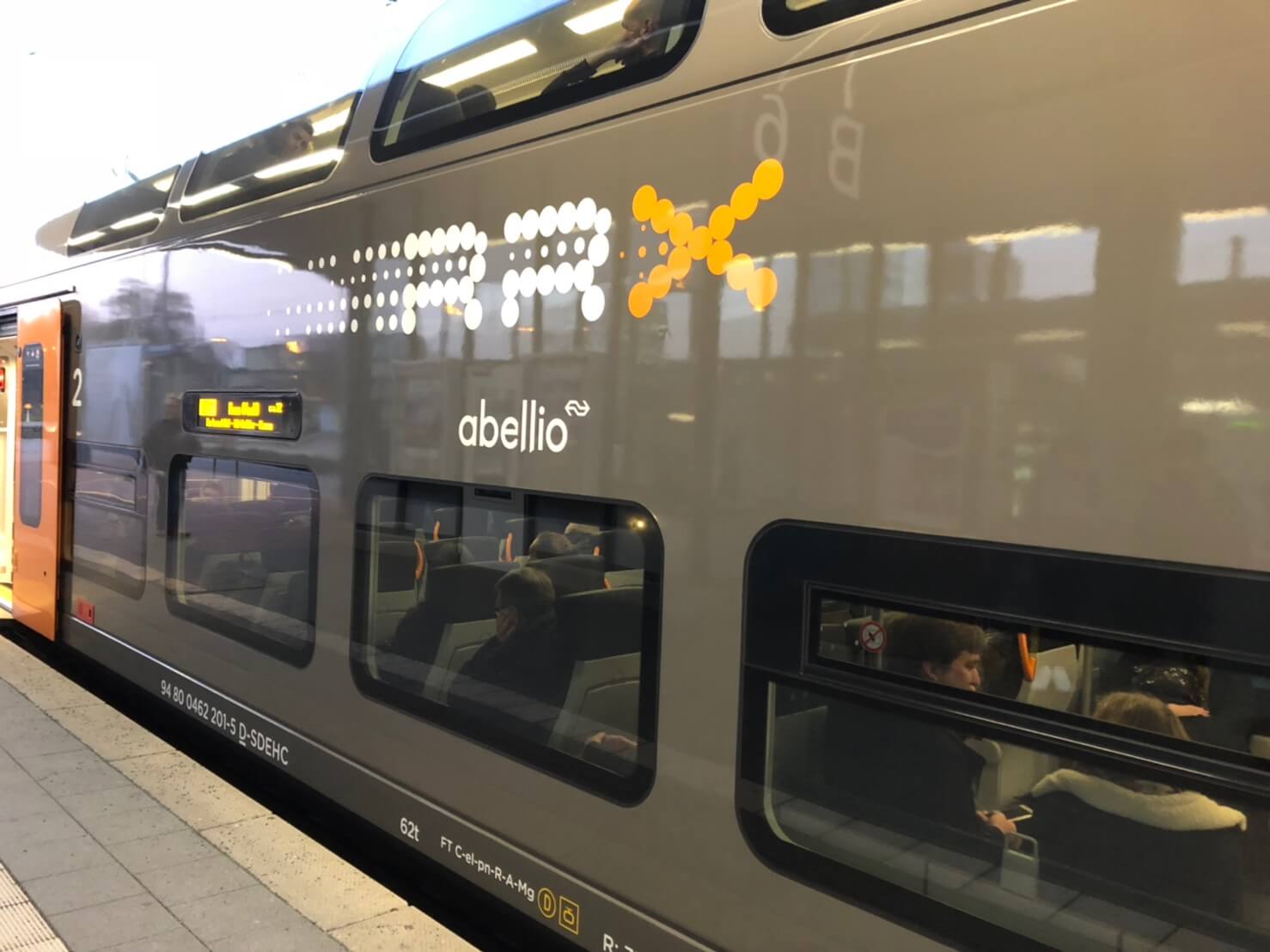 【RRX】新型車両で設備良しの快速ライン・ルール・エクスプレスが走行開始 | タビシタ